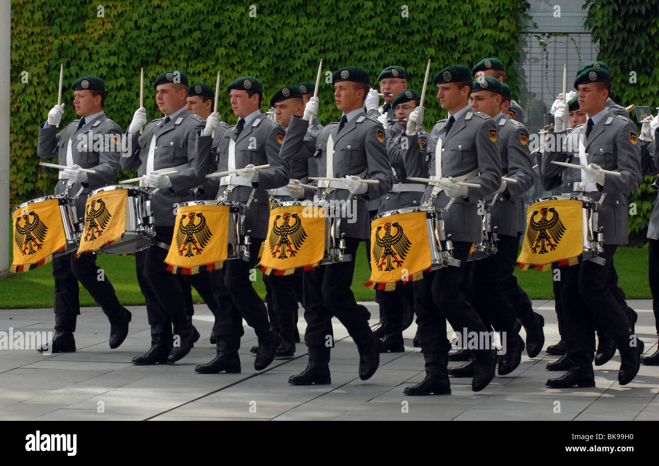 Guard honour germany young youth 20 30 20 hi-res stock photography and ...