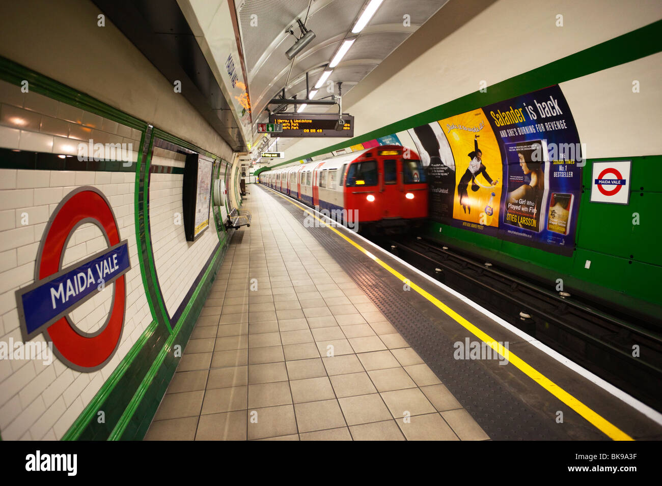 Train at a subway station, London Underground, London, England Stock ...