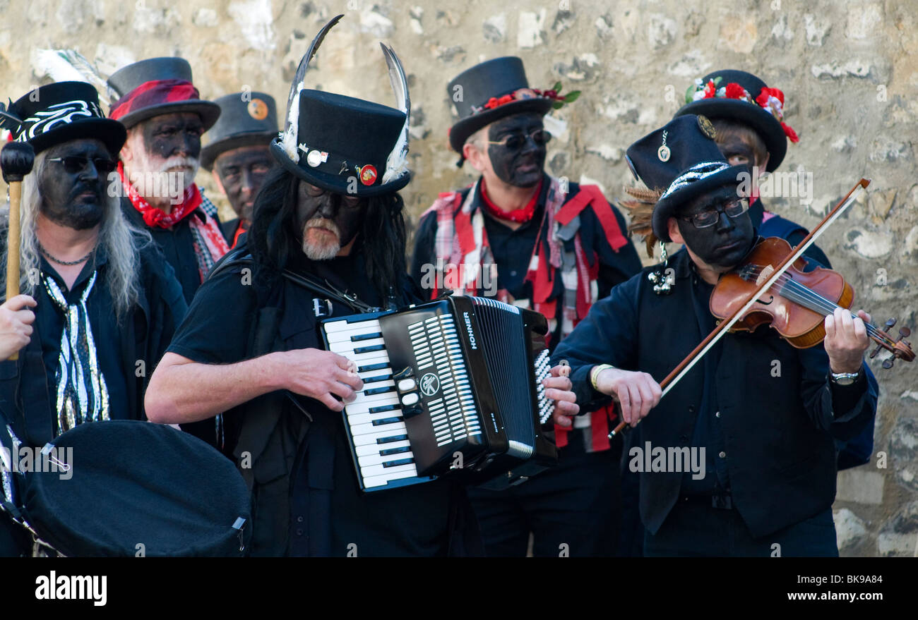 Rogue Morris musicians playing dance tunes to accompany the morris ...