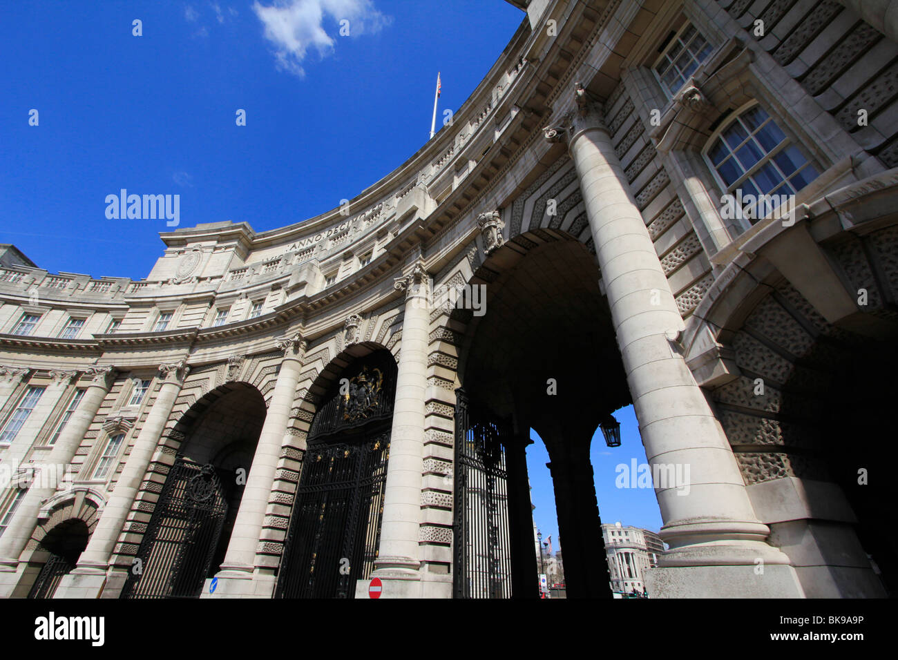Admiralty Arch london england uk gb Stock Photo - Alamy
