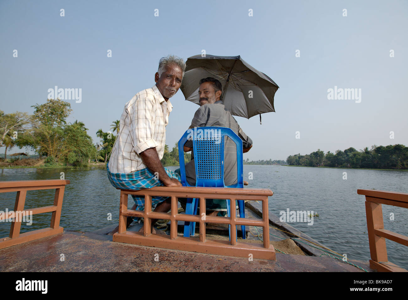 Houseboat captain steering his traditional style kettuvallam boat in ...