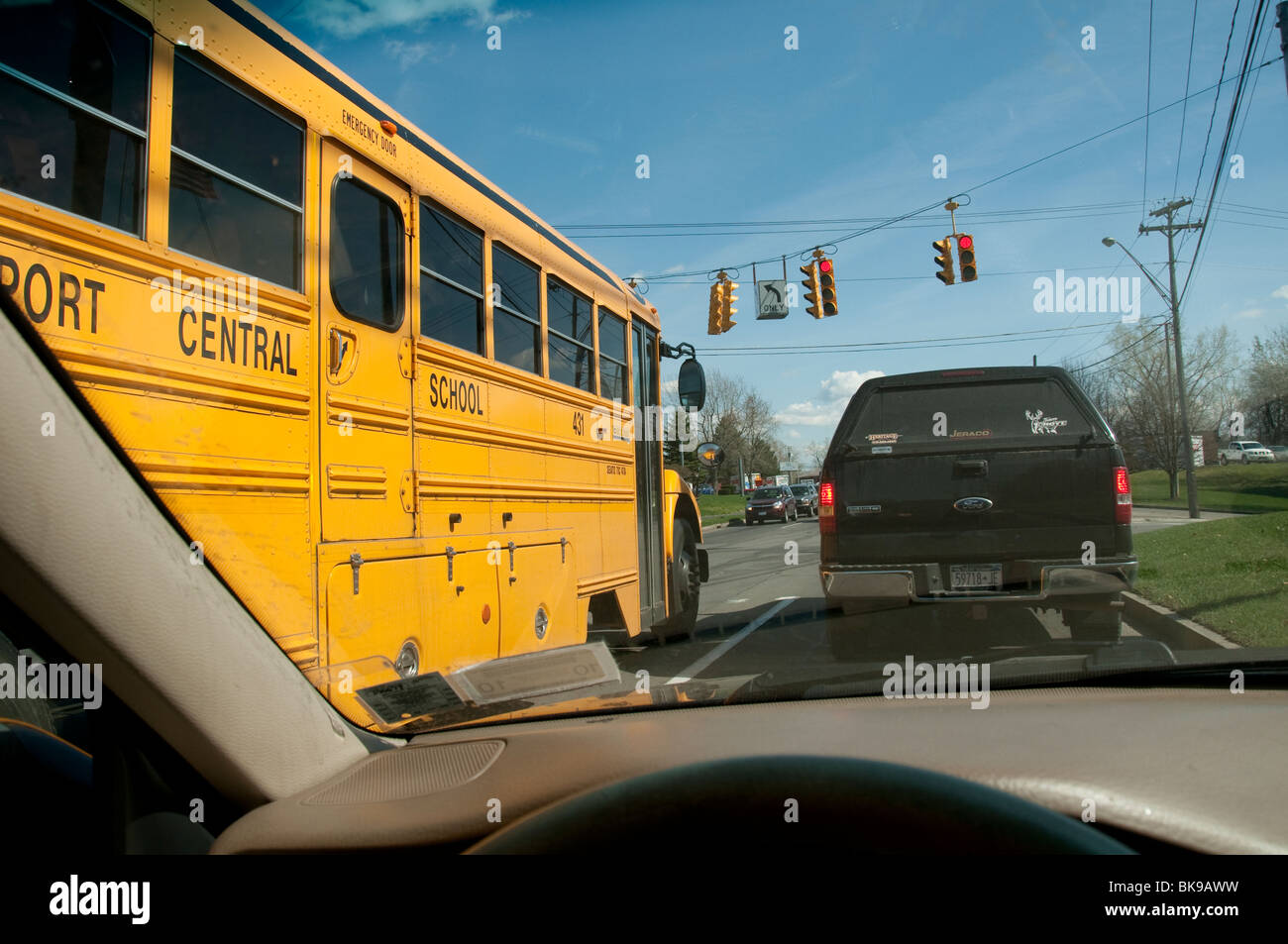 School bus pick up children hi-res stock photography and images - Alamy