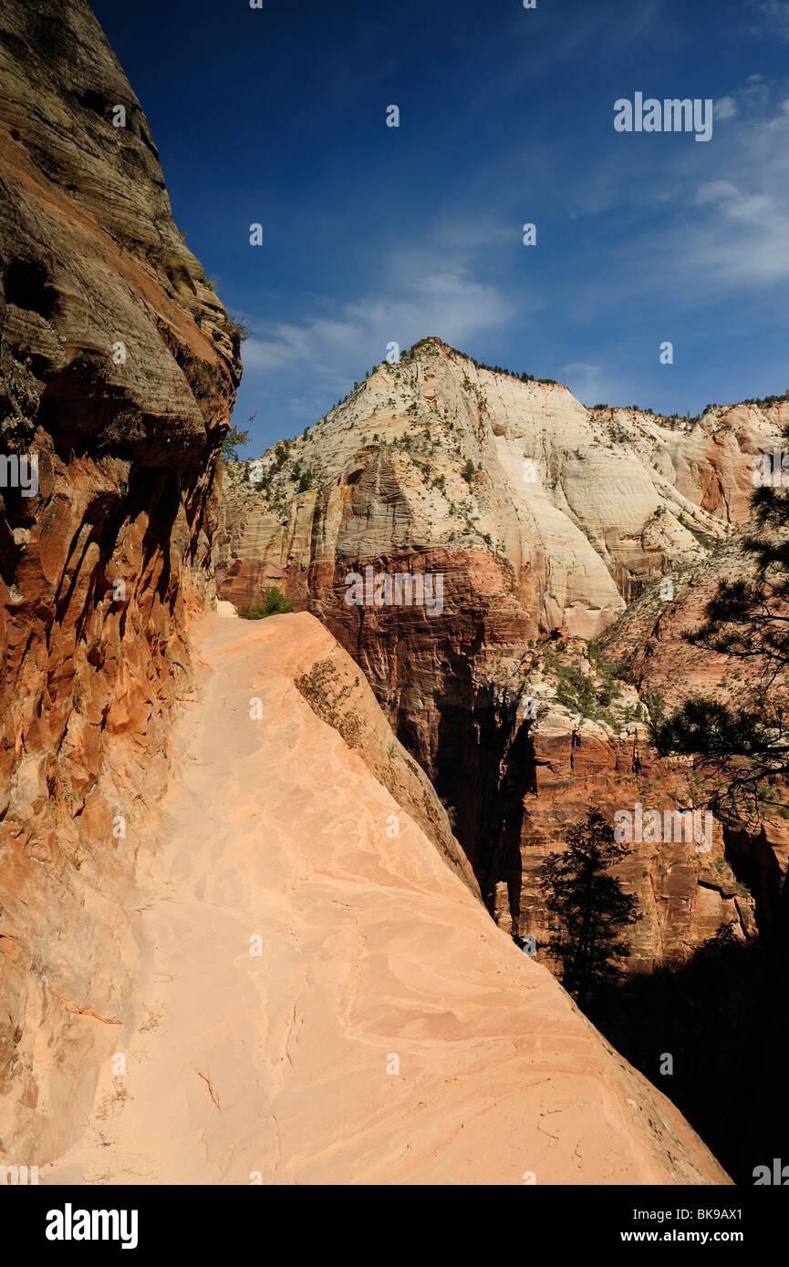 Cliff pathway hi-res stock photography and images - Alamy