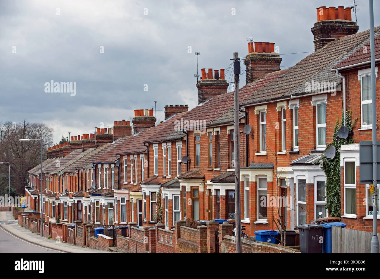 Red brick terraced houses hi-res stock photography and images - Alamy