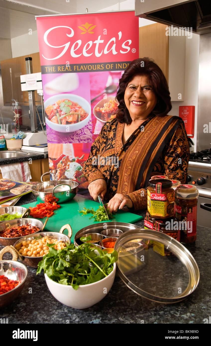 Indian woman cooking uk hi-res stock photography and images - Alamy