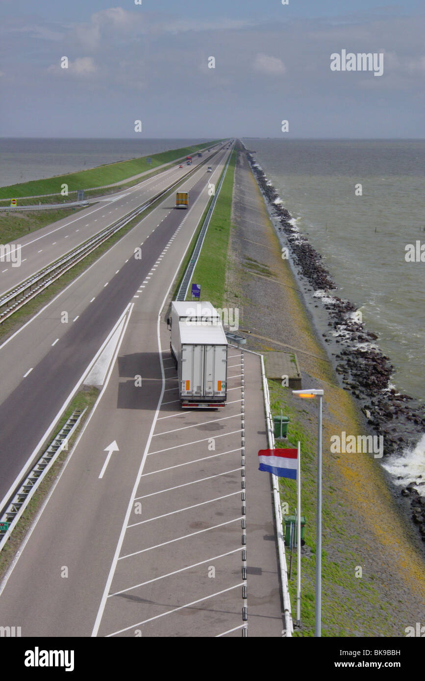 De Afsluitdijk vanaf het monument Stock Photo - Alamy