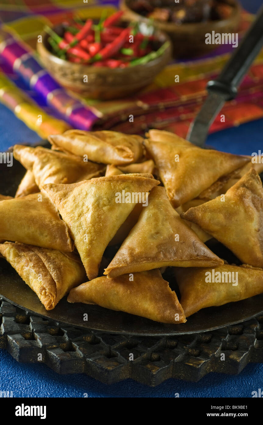 Samosas Indian food Stock Photo - Alamy