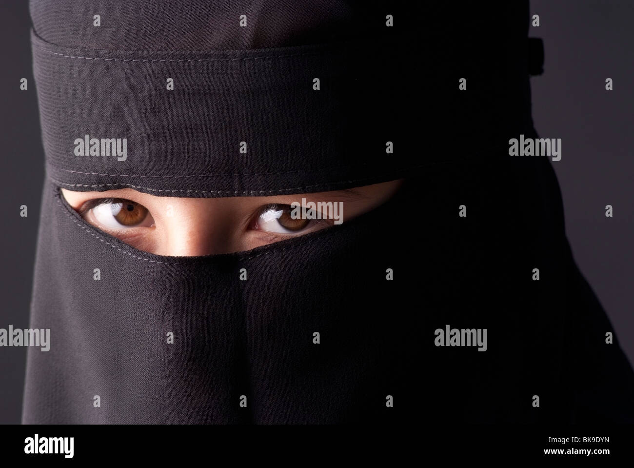 Muslim niqab veil hi-res stock photography and images - Alamy