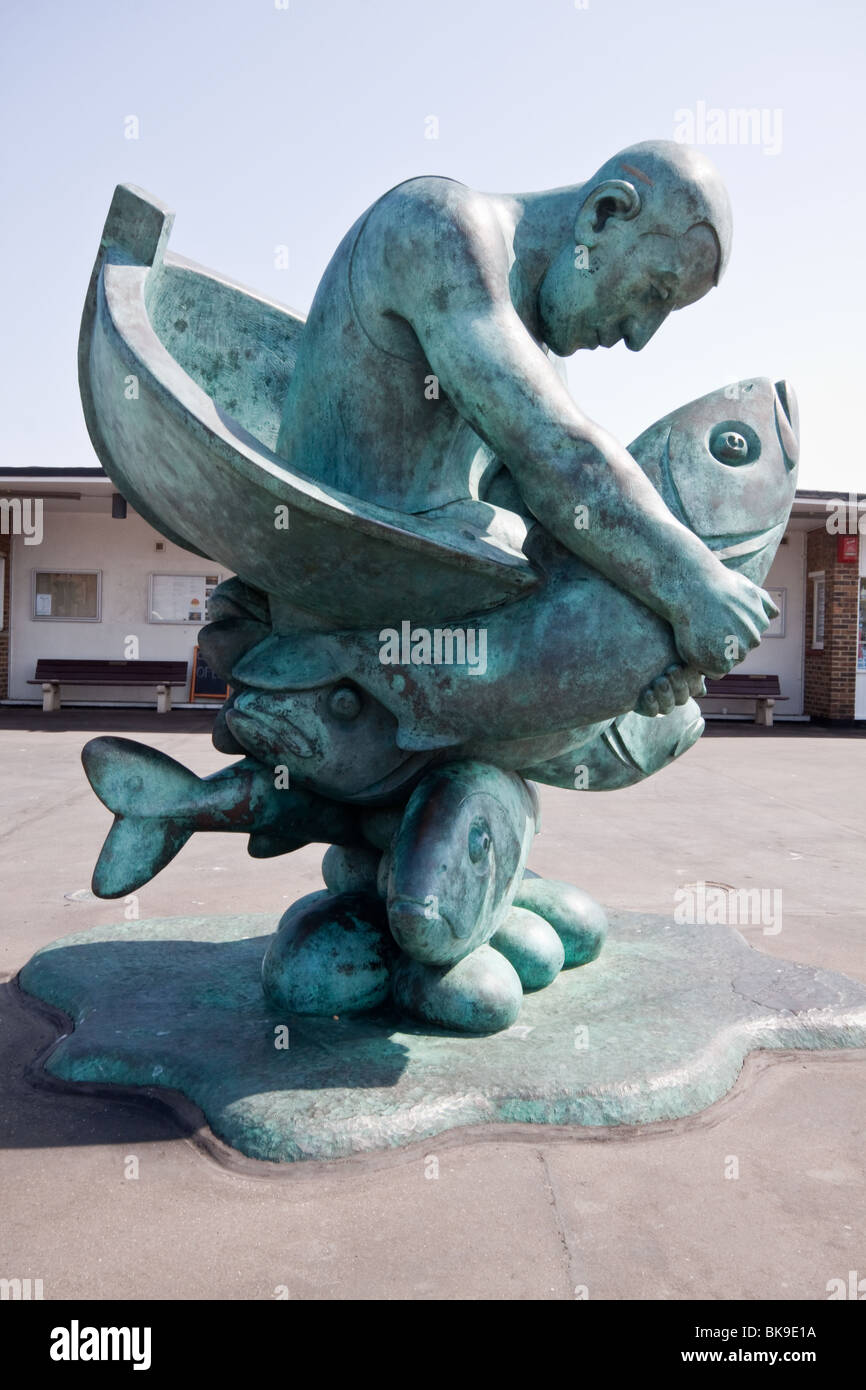 Statue at entrance to Deal Pier Kent, 'Embracing the Sea' by John Bucks ...