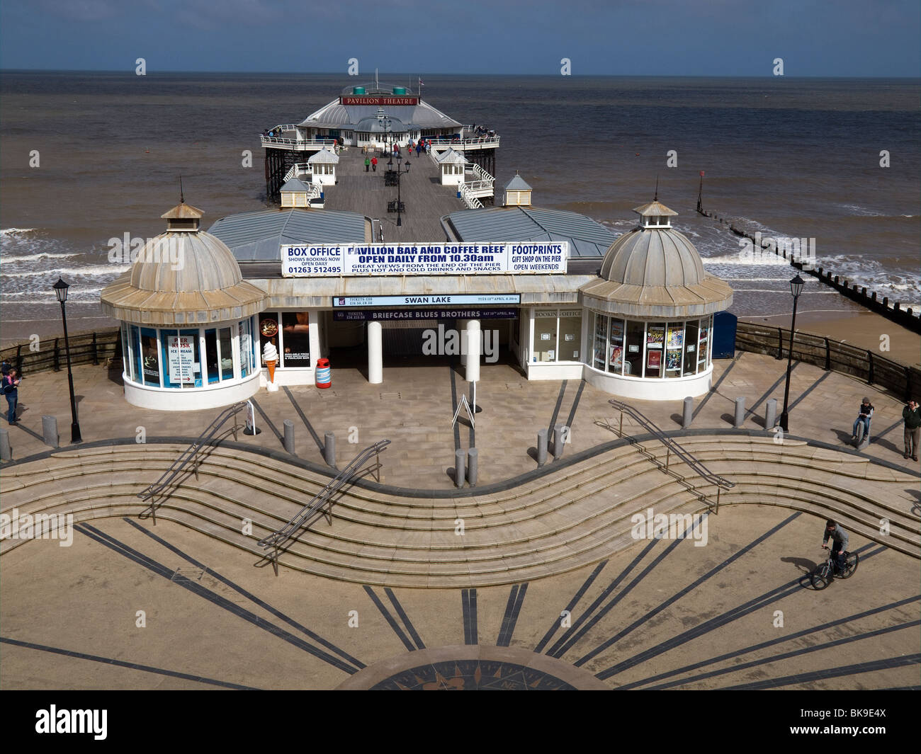 Cromer pier pavilion hi-res stock photography and images - Alamy