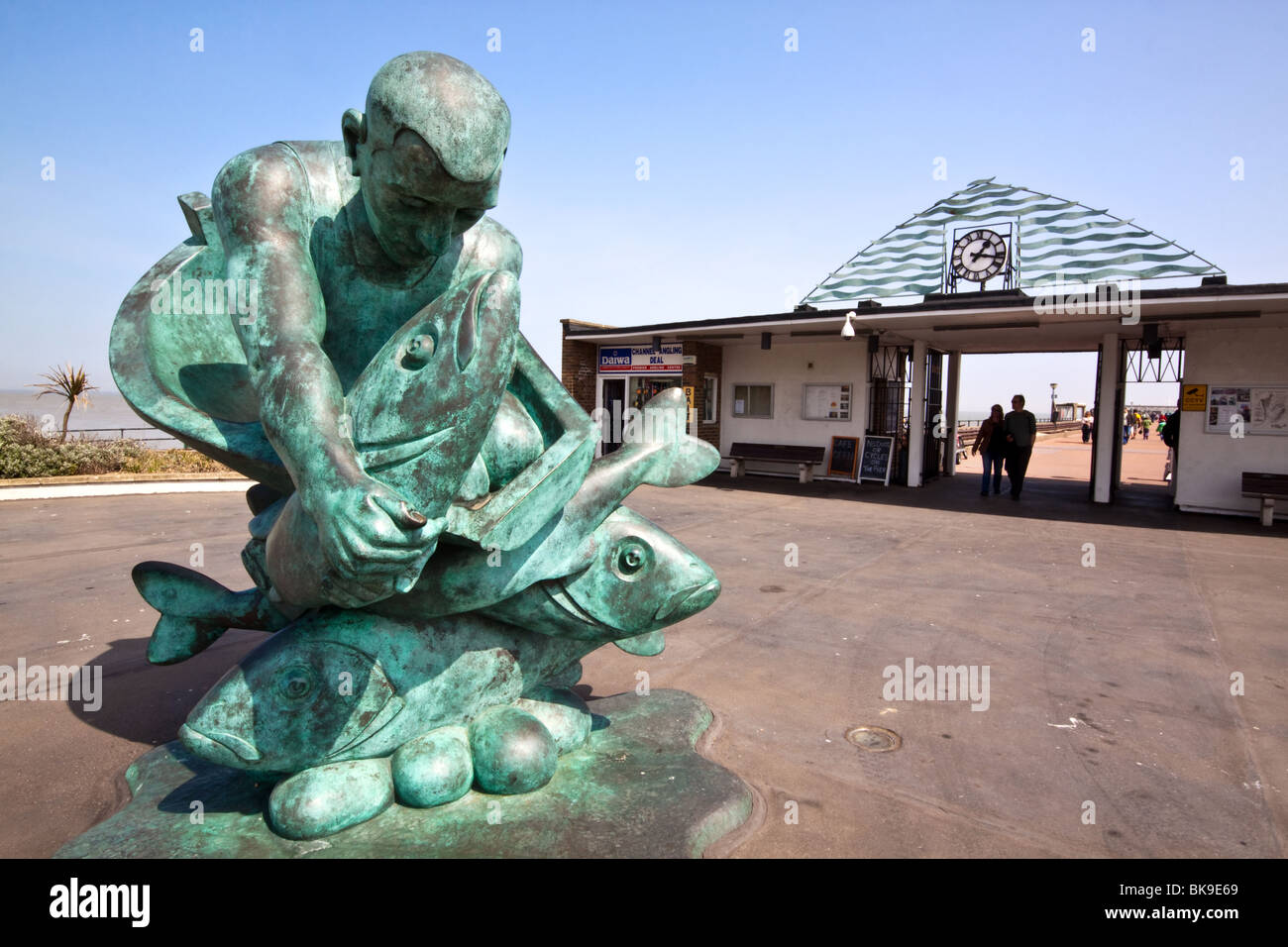Statue at entrance to Deal Pier Kent, 'Embracing the Sea' by John Bucks ...
