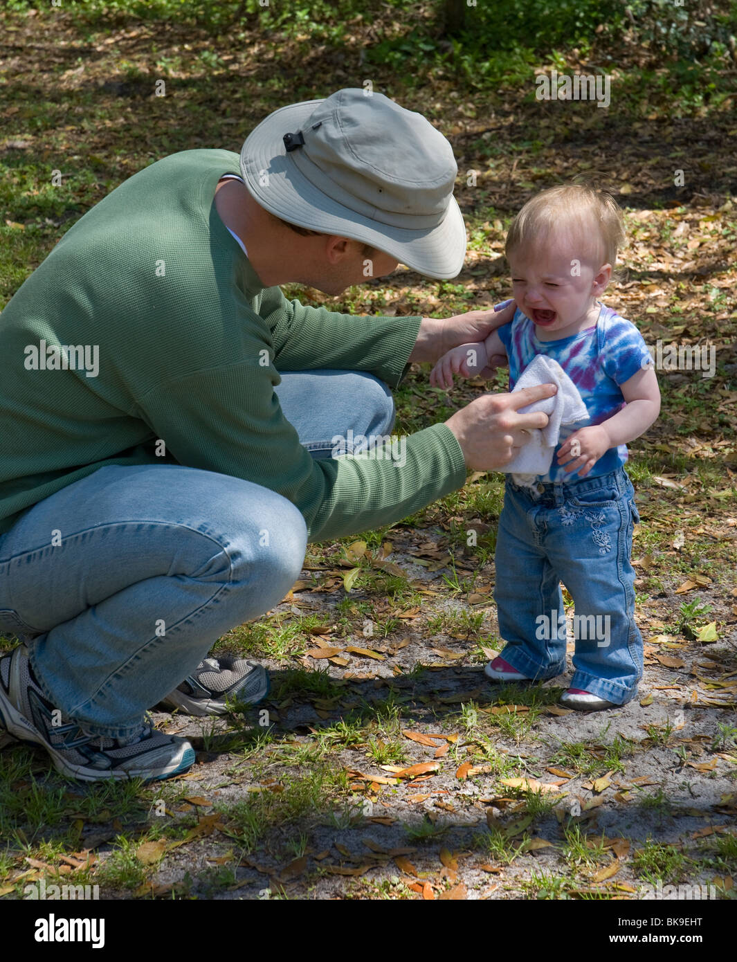 Children crying dad hi-res stock photography and images - Alamy