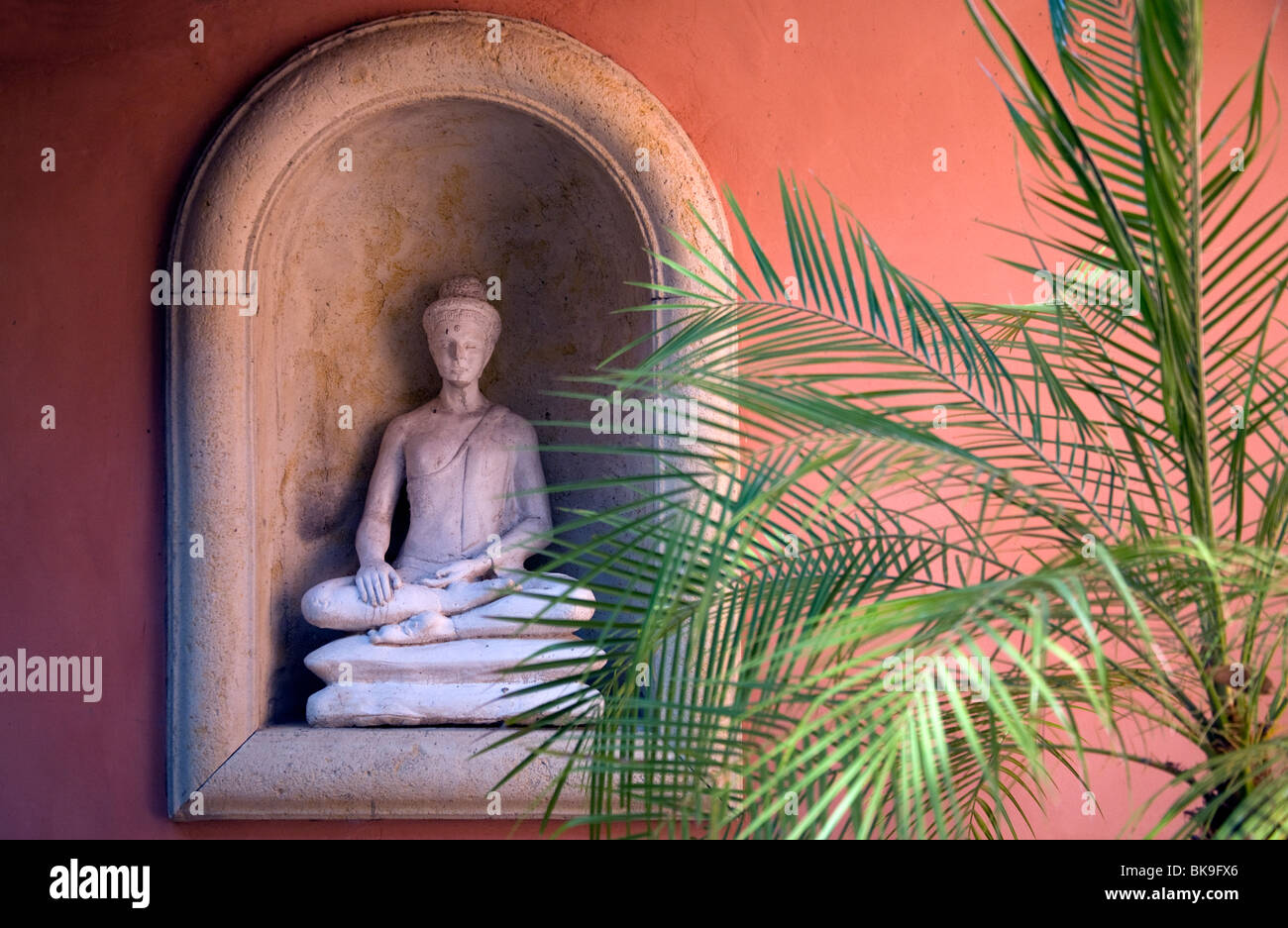 Statue alcove hi-res stock photography and images - Alamy