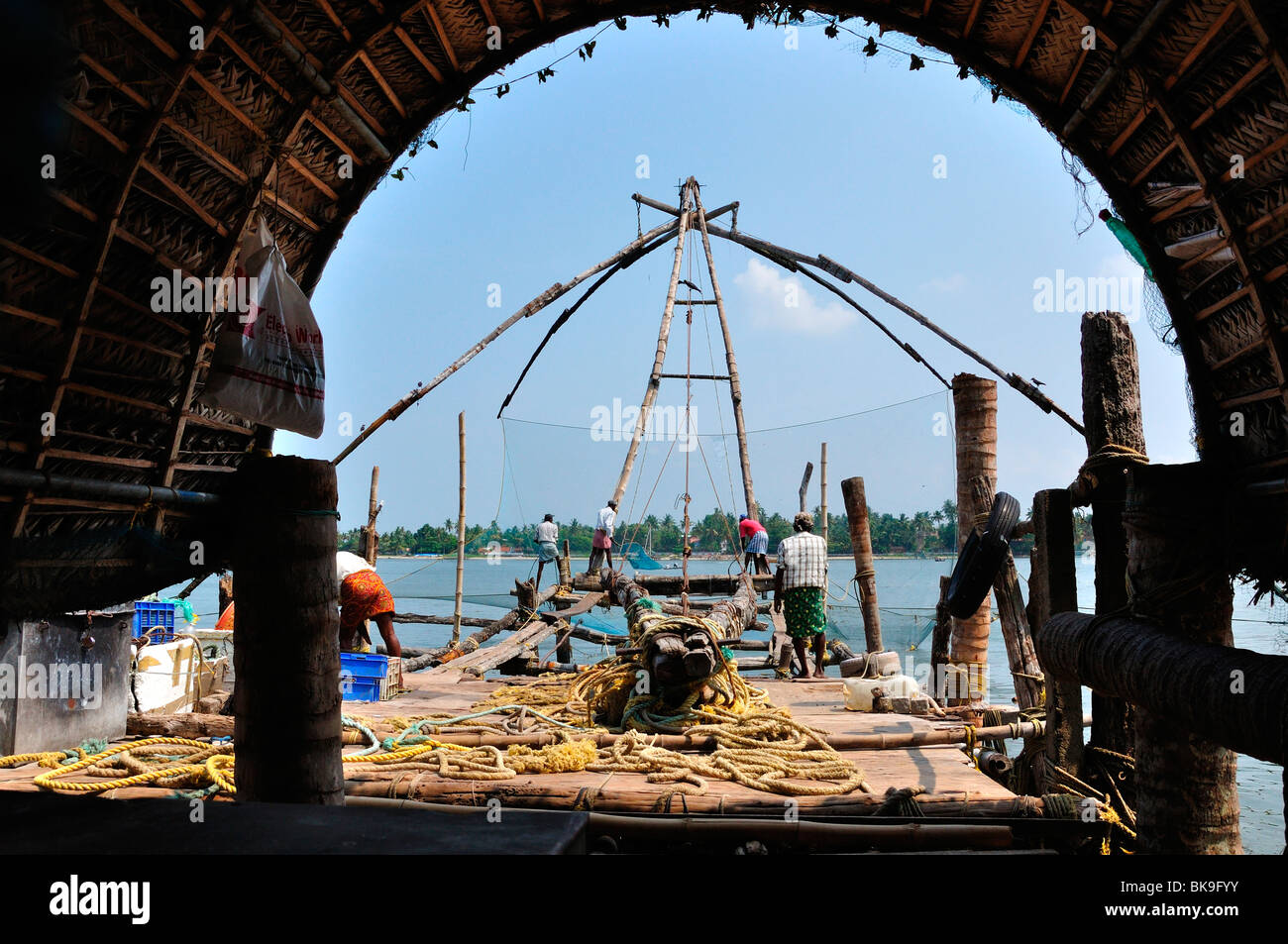 Chinese fishing net in kochi hi-res stock photography and images - Alamy
