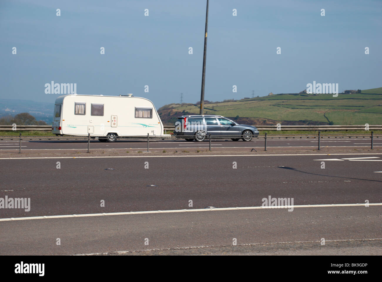 Cars towing a caravan hi-res stock photography and images - Alamy