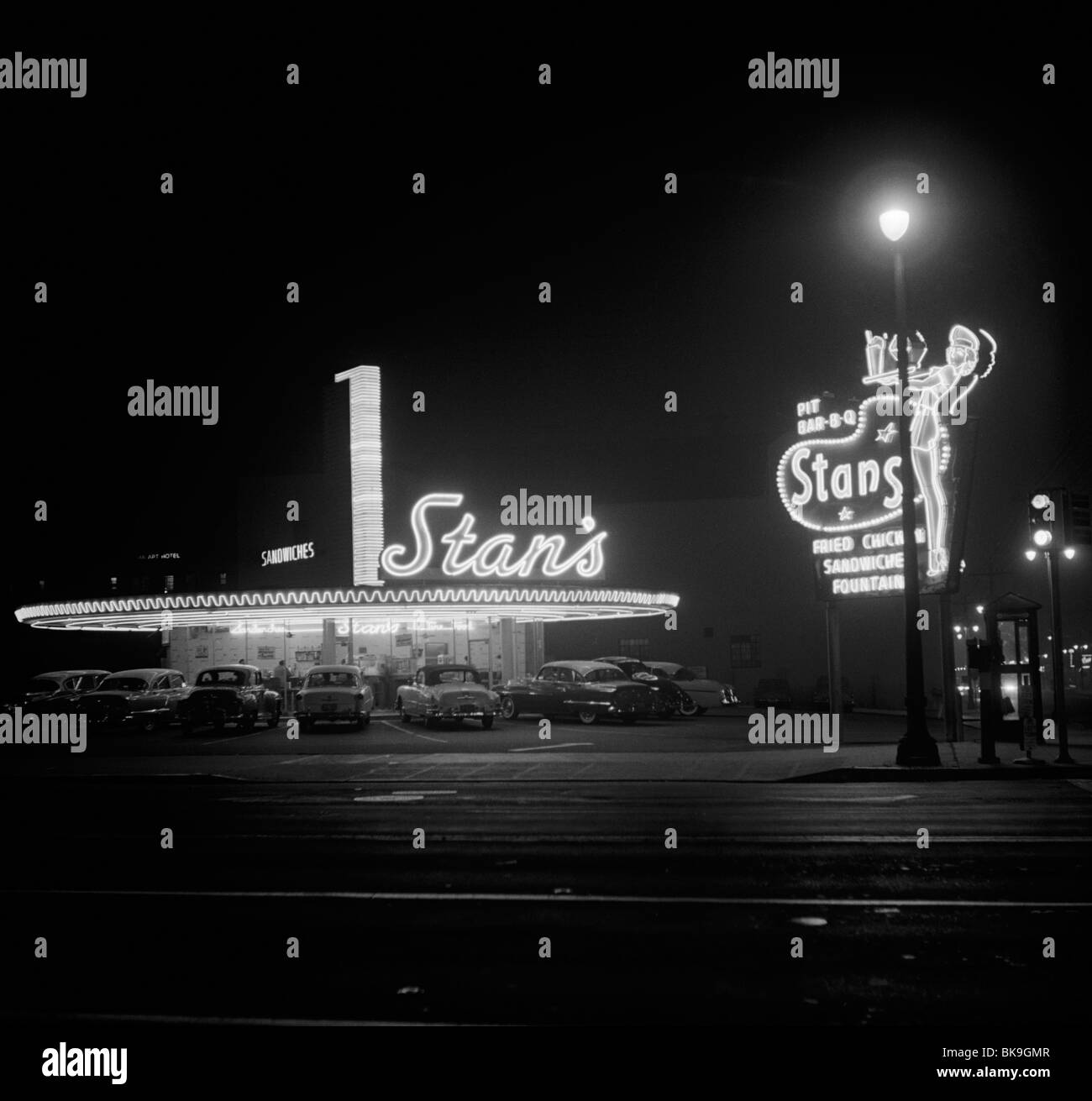 1950s restaurant Black and White Stock Photos & Images - Alamy