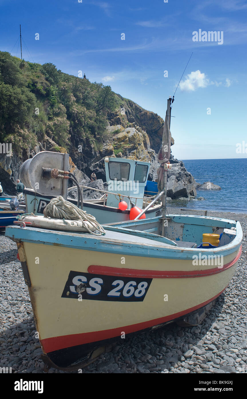 Cornwall fishing boat boats hi-res stock photography and images - Alamy