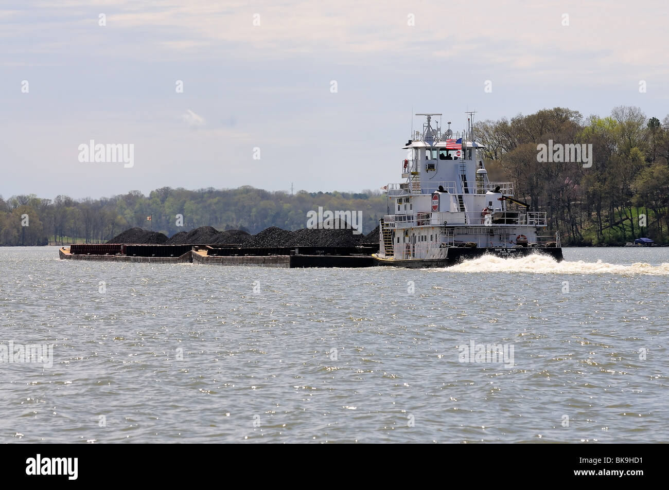 Coal barge on Old Hickory Lake near Nashville, Tennessee, USA Stock ...