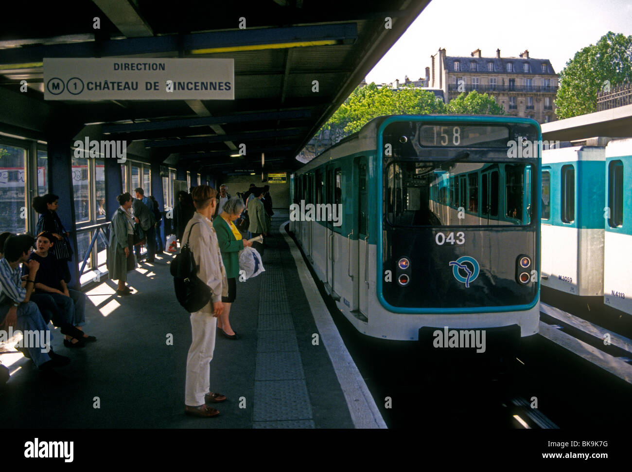 Correspondance metro french hi-res stock photography and images - Alamy