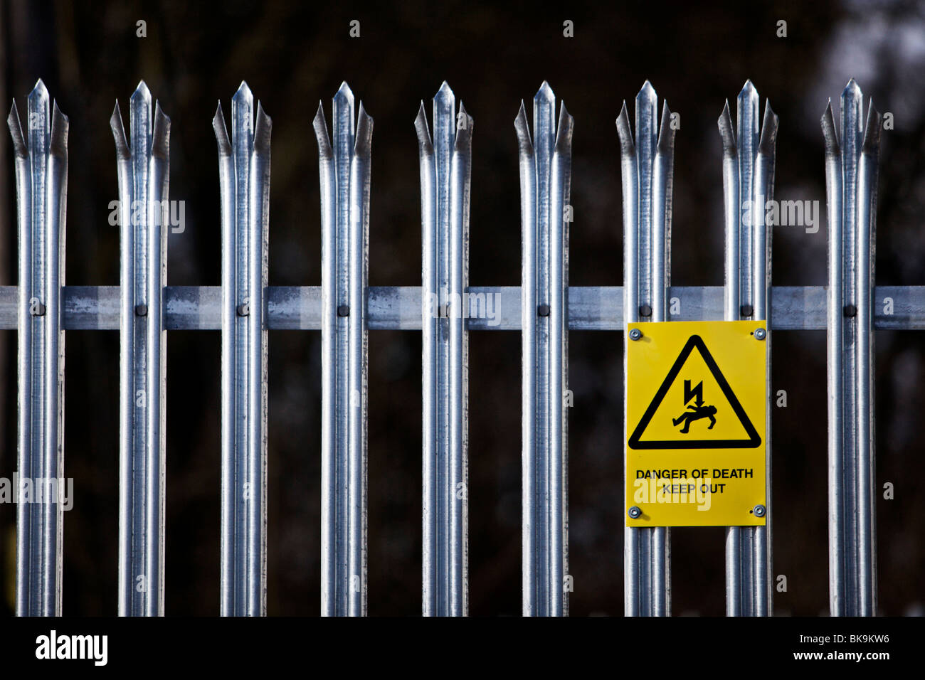 Danger of death warning sign on electricity substation Stock Photo - Alamy