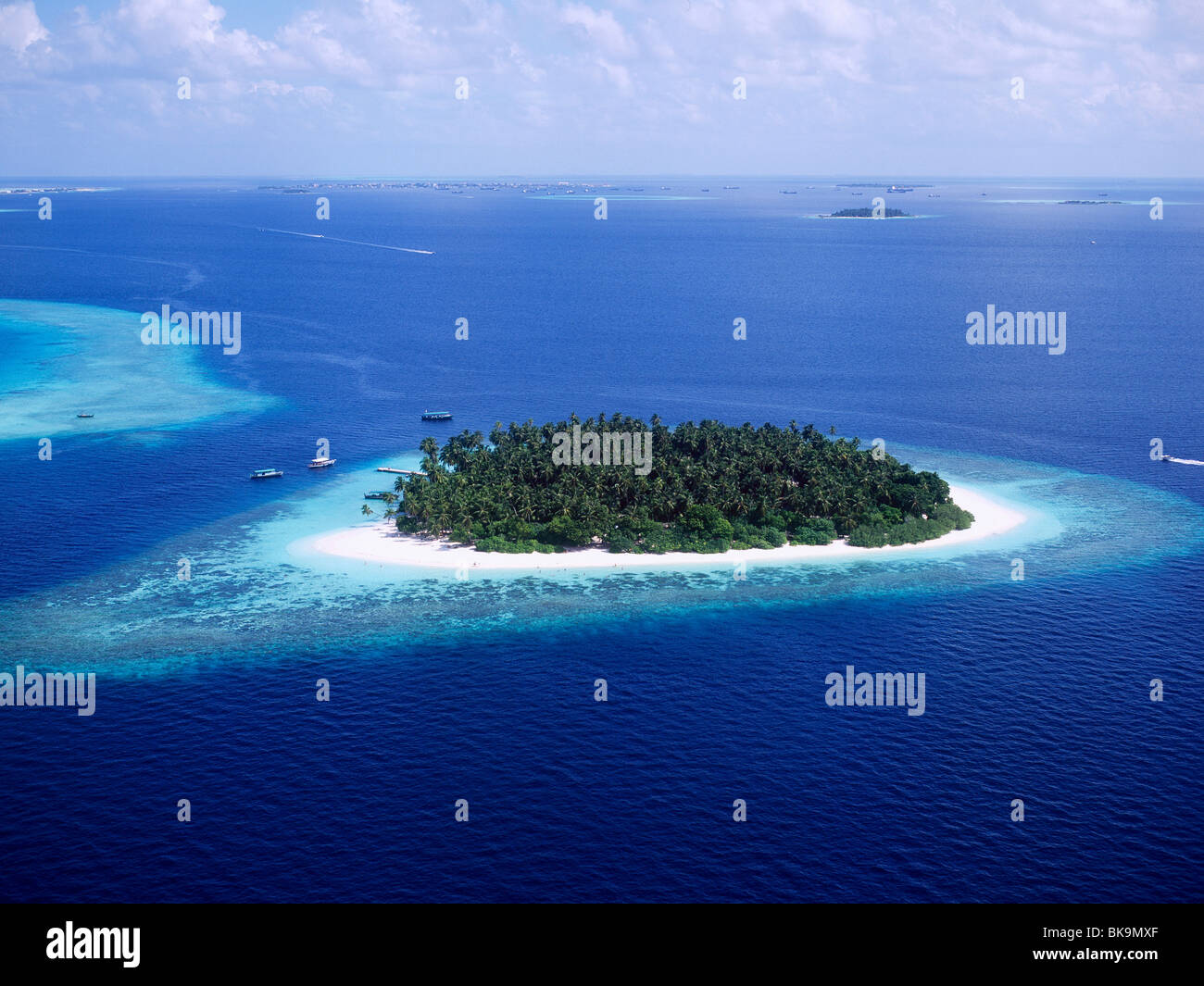 Aerial View picnic island near Male The Maldives Stock Photo - Alamy