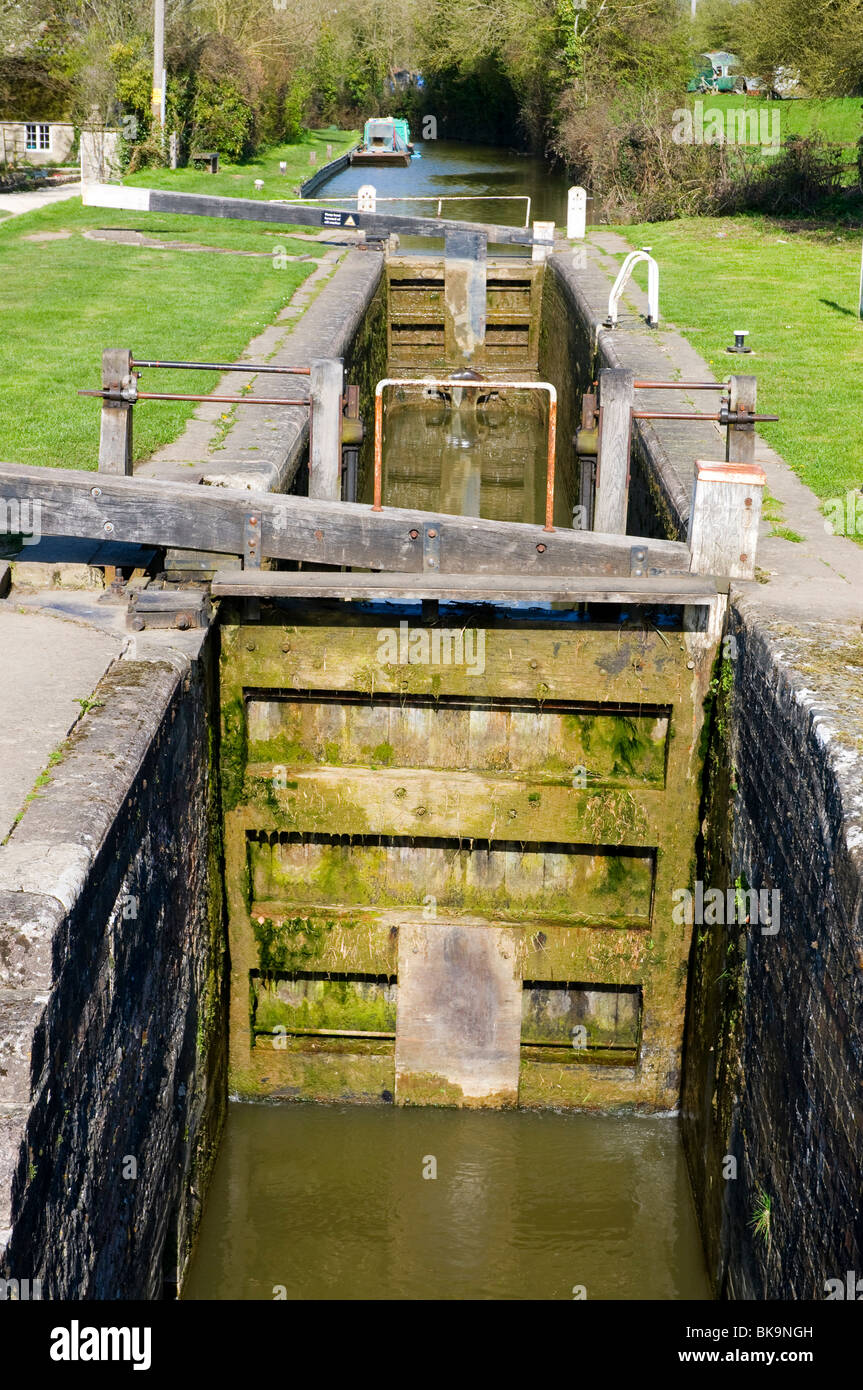 Pigeon's lock in Tackley on the Oxford Canal, named after the pub The ...