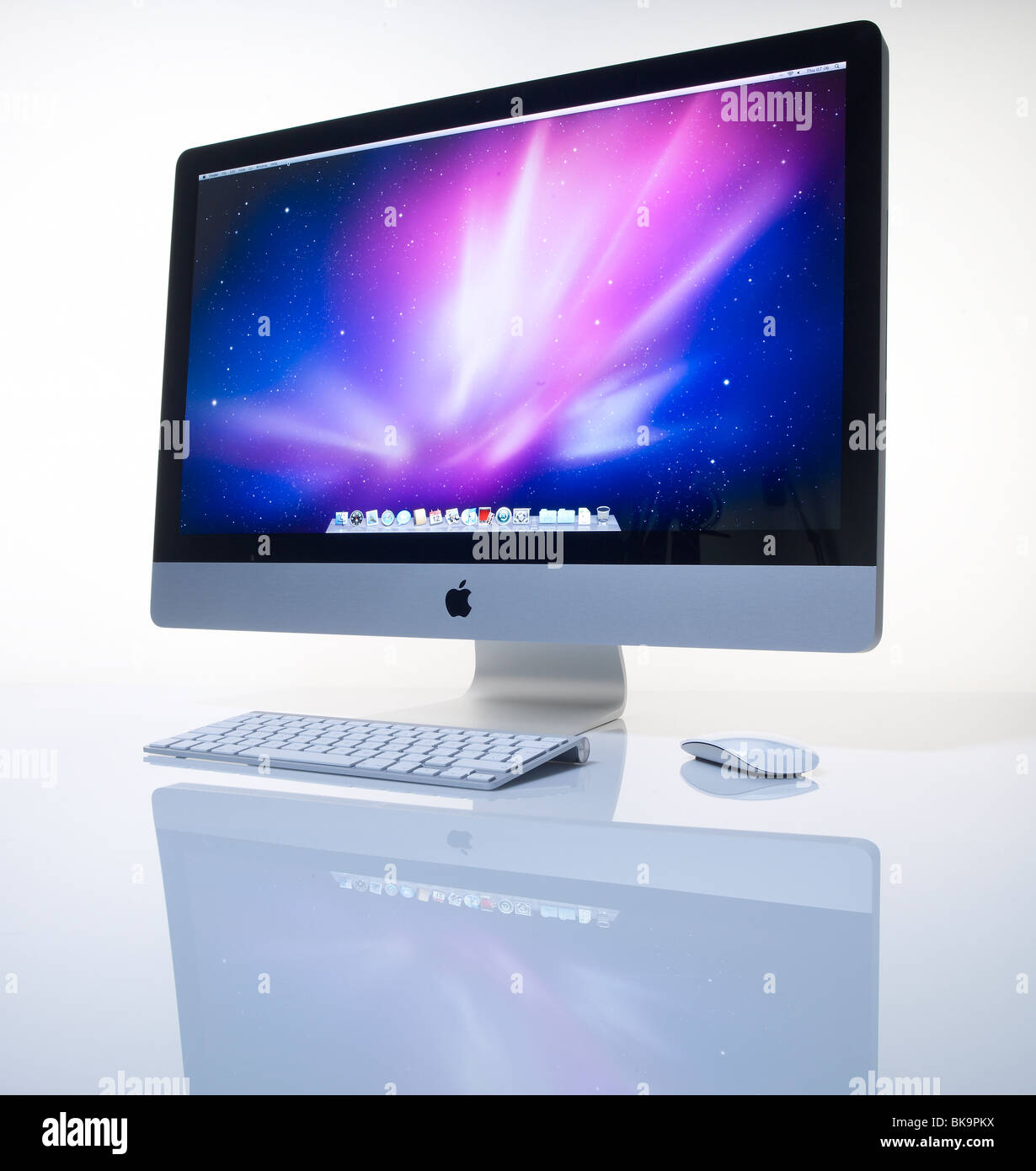 Imac computer screen hi-res stock photography and images - Alamy
