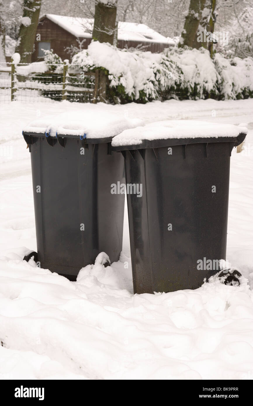 Wheelie garbage bin in snow hi-res stock photography and images - Alamy