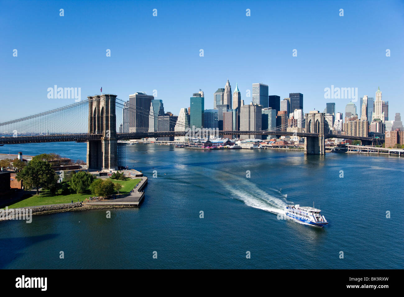 Bridges over the east river hi-res stock photography and images - Alamy