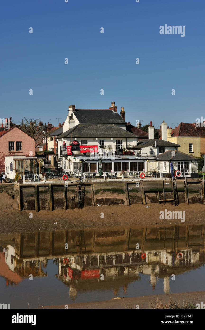 Rowhedge hi-res stock photography and images - Alamy