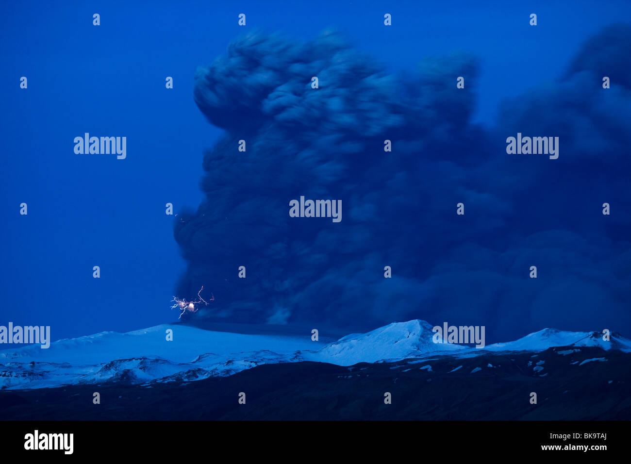 Volcanic eruption in Eyjafjallajokull, Iceland Stock Photo - Alamy