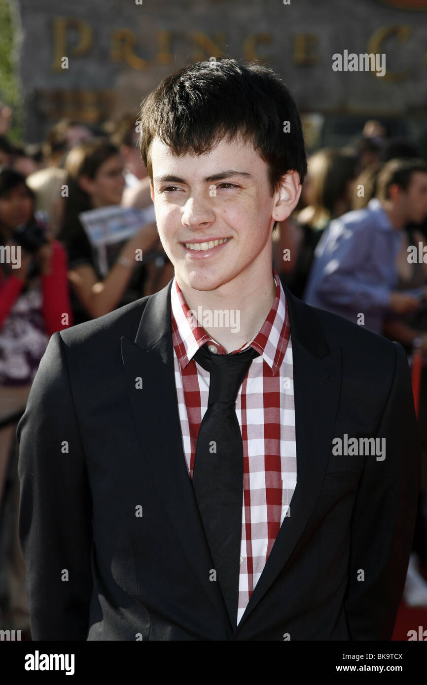 Skandar Keynes And Anna Popplewell