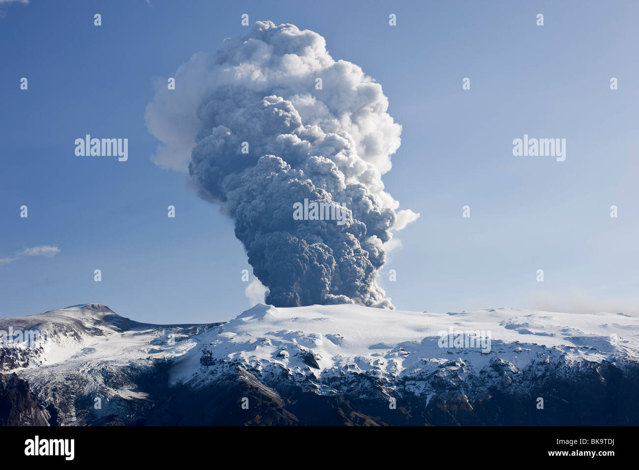 Volcanic eruption in Eyjafjallajokull, Iceland Stock Photo - Alamy