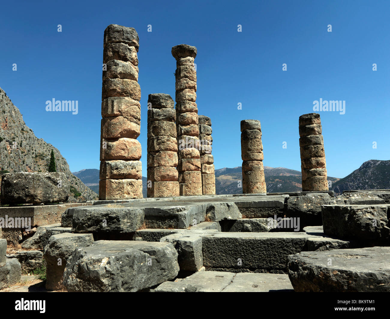 Mountain delphi temple of apollo hi-res stock photography and images ...