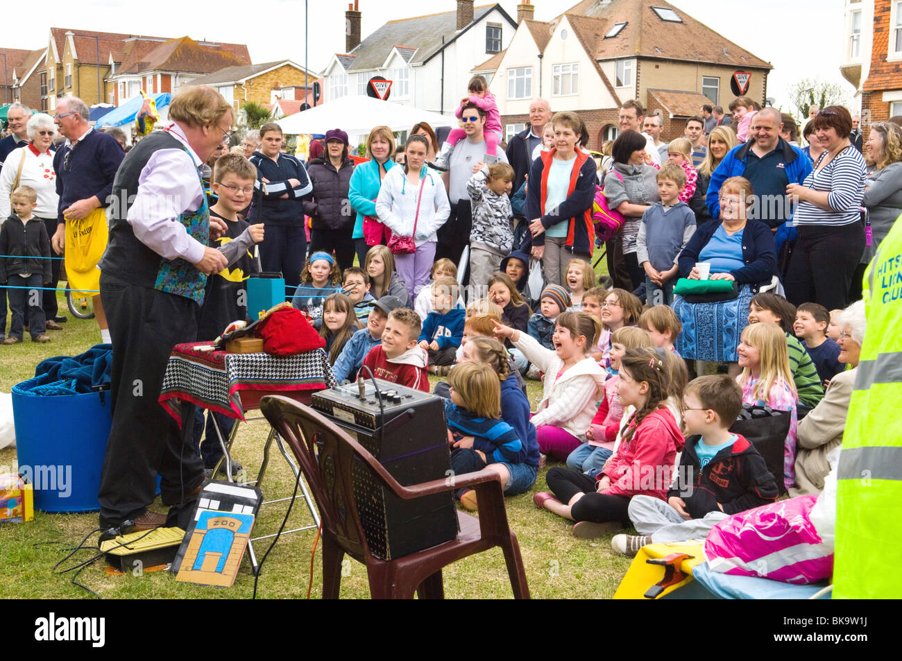 Children fete watching crowd hi-res stock photography and images - Alamy