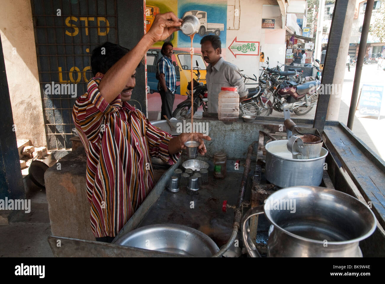 India making Chai Stock Photo - Alamy