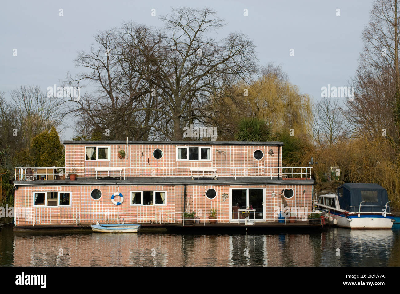 River Thames Houseboats Stock Photo - Alamy