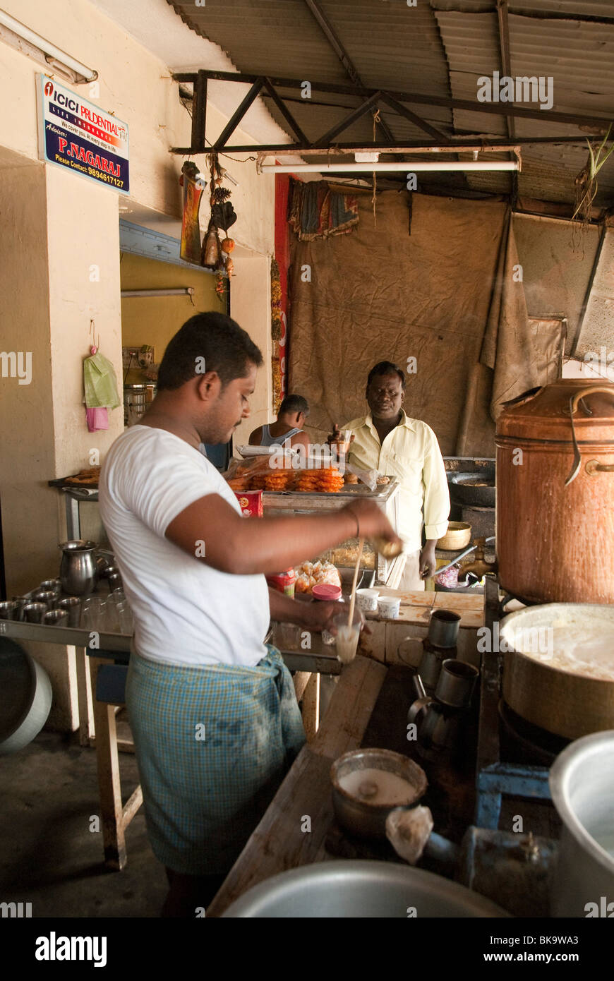 India making Chai Stock Photo - Alamy