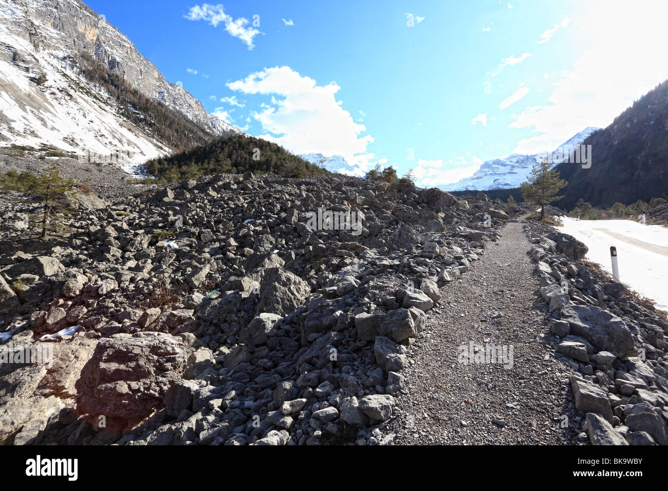 rock way on italian alps Stock Photo - Alamy