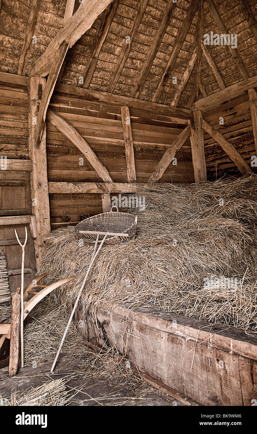 Barnyard farm hay hi-res stock photography and images - Alamy