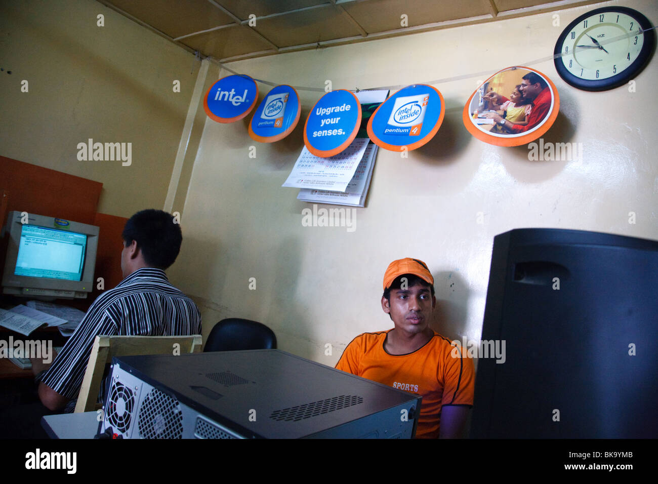 Cyber Cafe High Resolution Stock Photography and Images - Alamy
