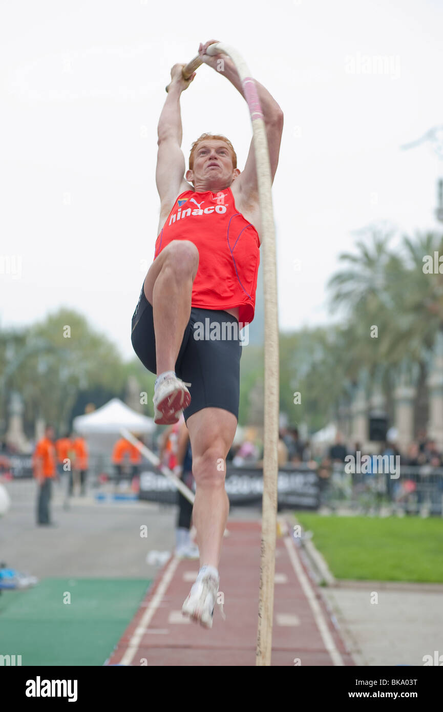 Pole vaulter hi-res stock photography and images - Alamy