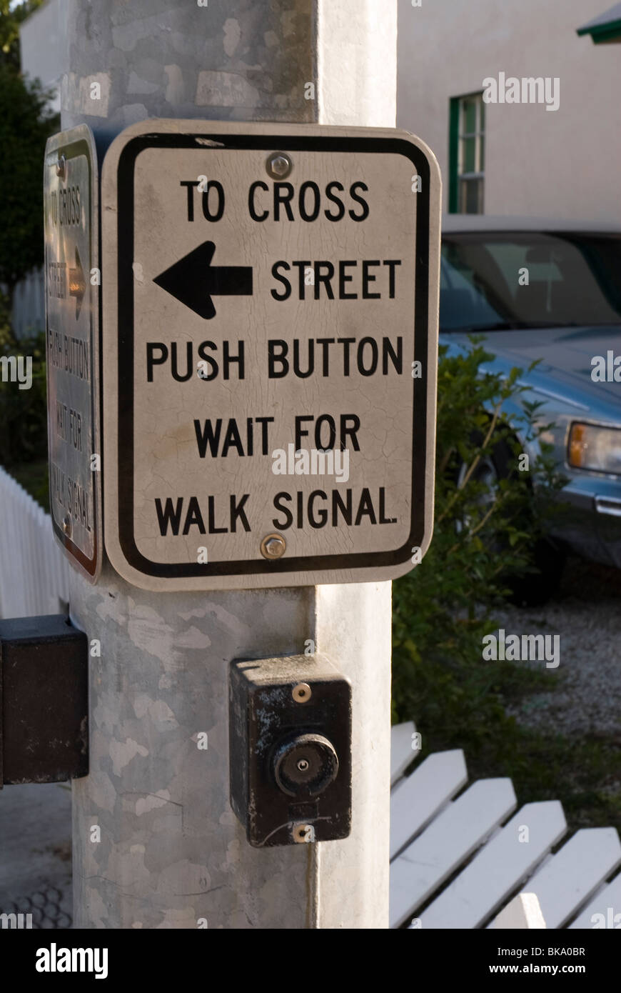 American street crossing sign Stock Photo - Alamy