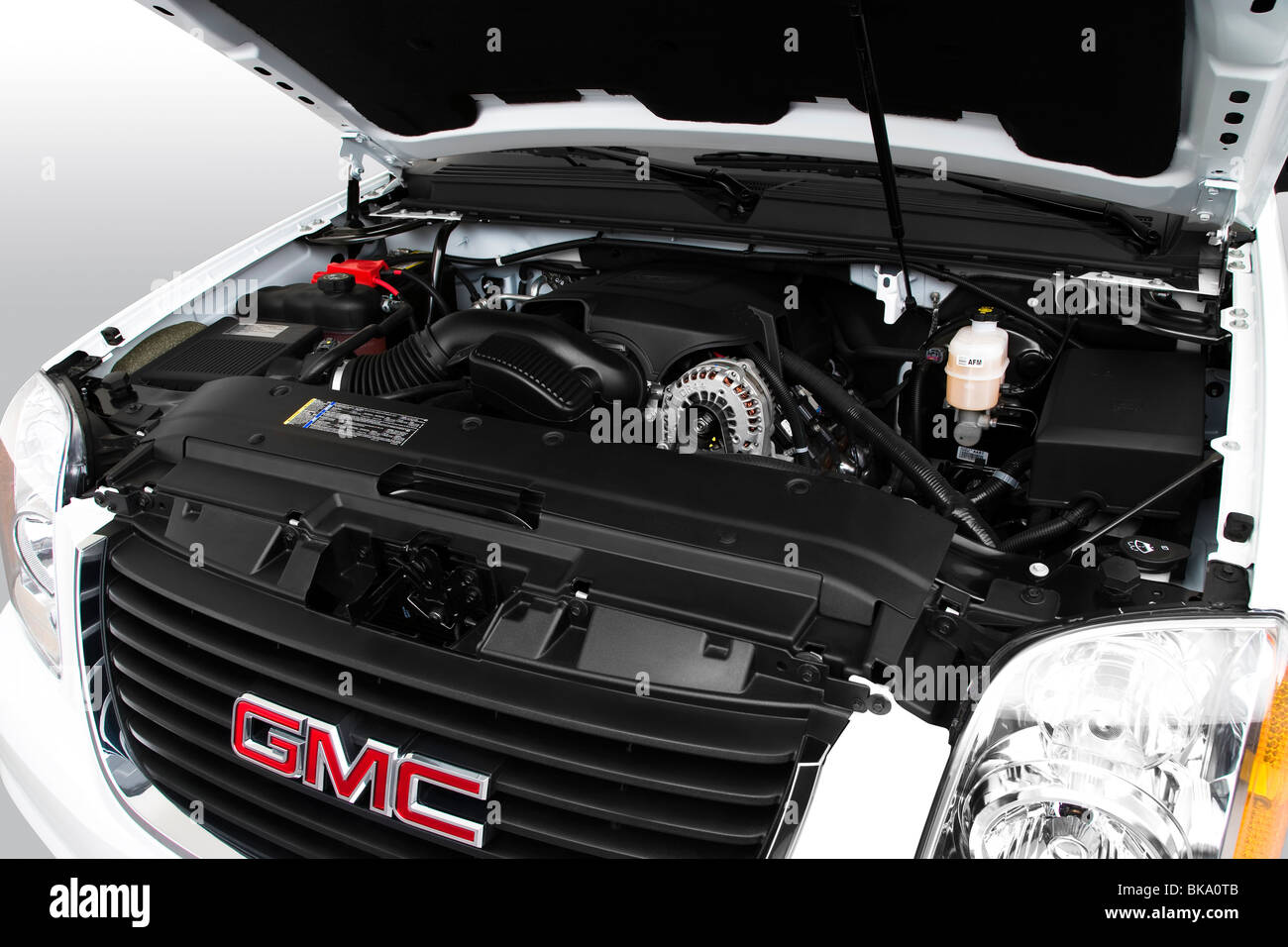 GMC Yukon XL SLE SUV Stock Photo - Alamy