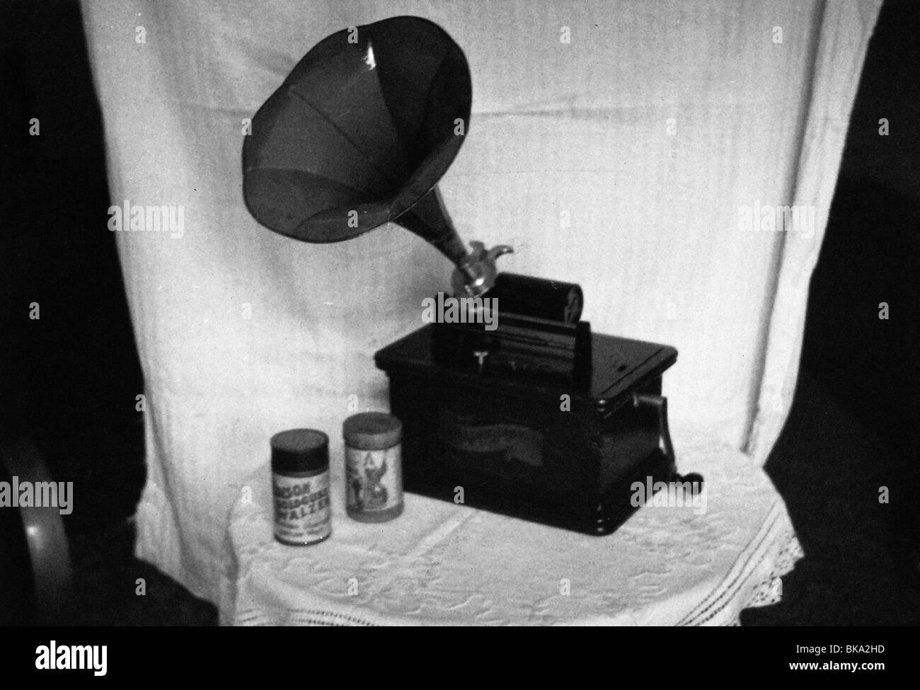 Historical gramophone hi-res stock photography and images - Alamy