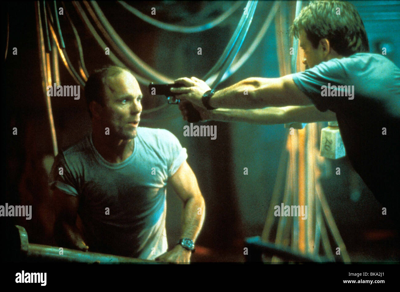THE ABYSS ED HARRIS,MICHAEL BIEHN ABY 052 Stock Photo - Alamy