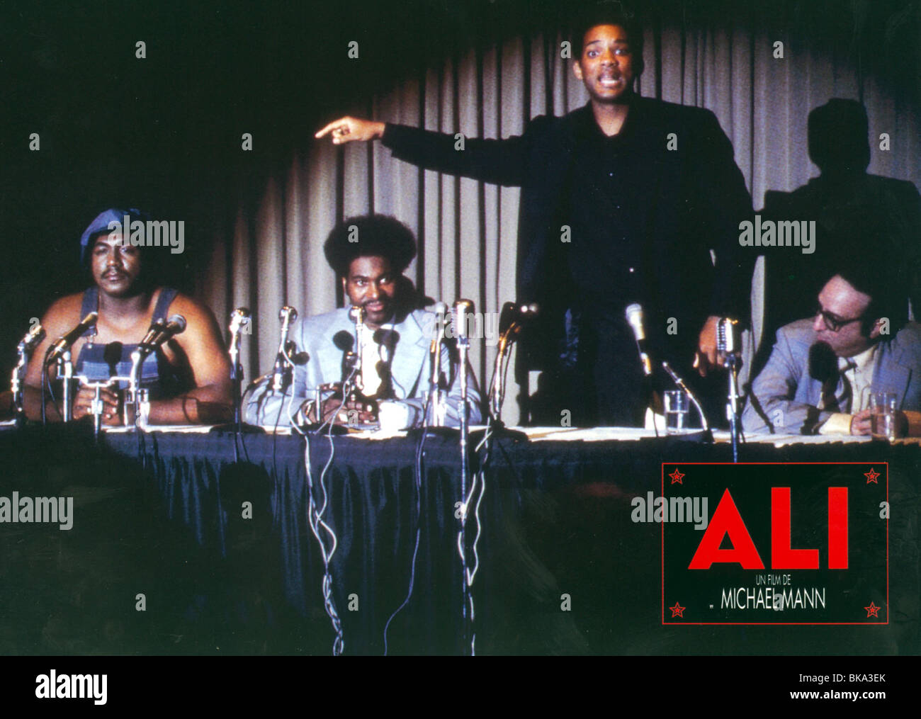 ALI (2001) WILL SMITH, RON SILVER ALIM 003FOH Stock Photo - Alamy