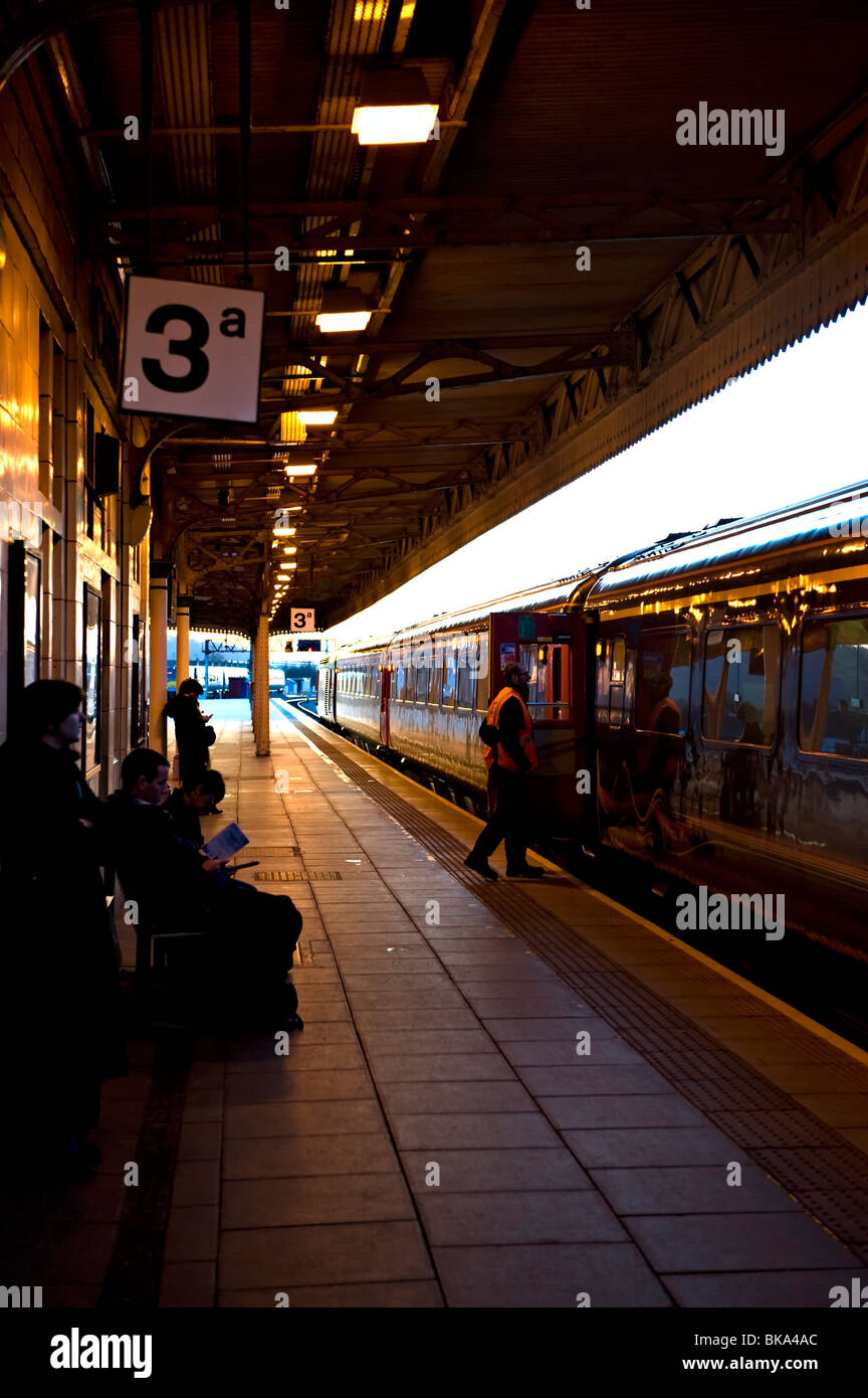 Cardiff railway hi-res stock photography and images - Alamy