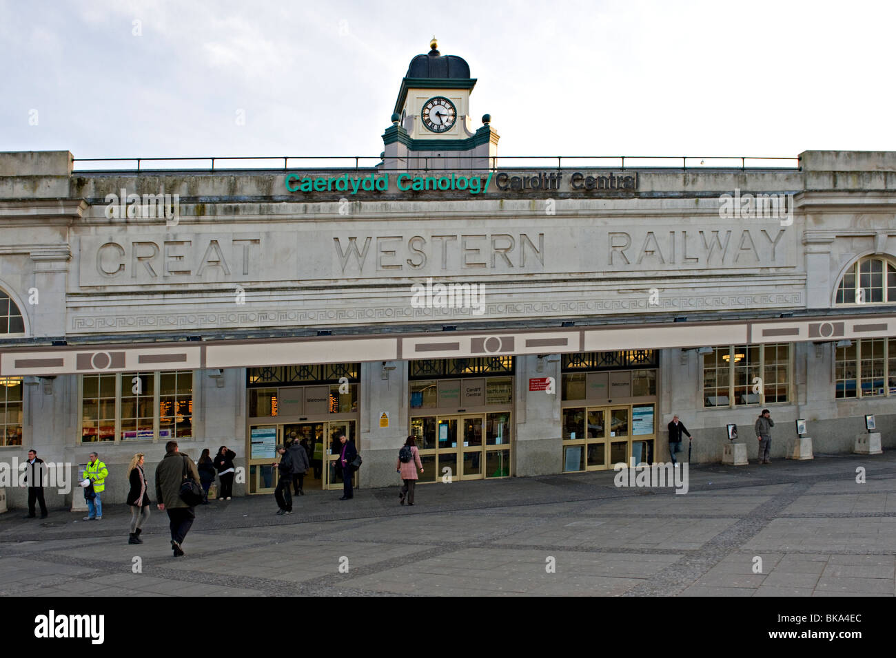 Cardiff central railway station hi-res stock photography and images - Alamy