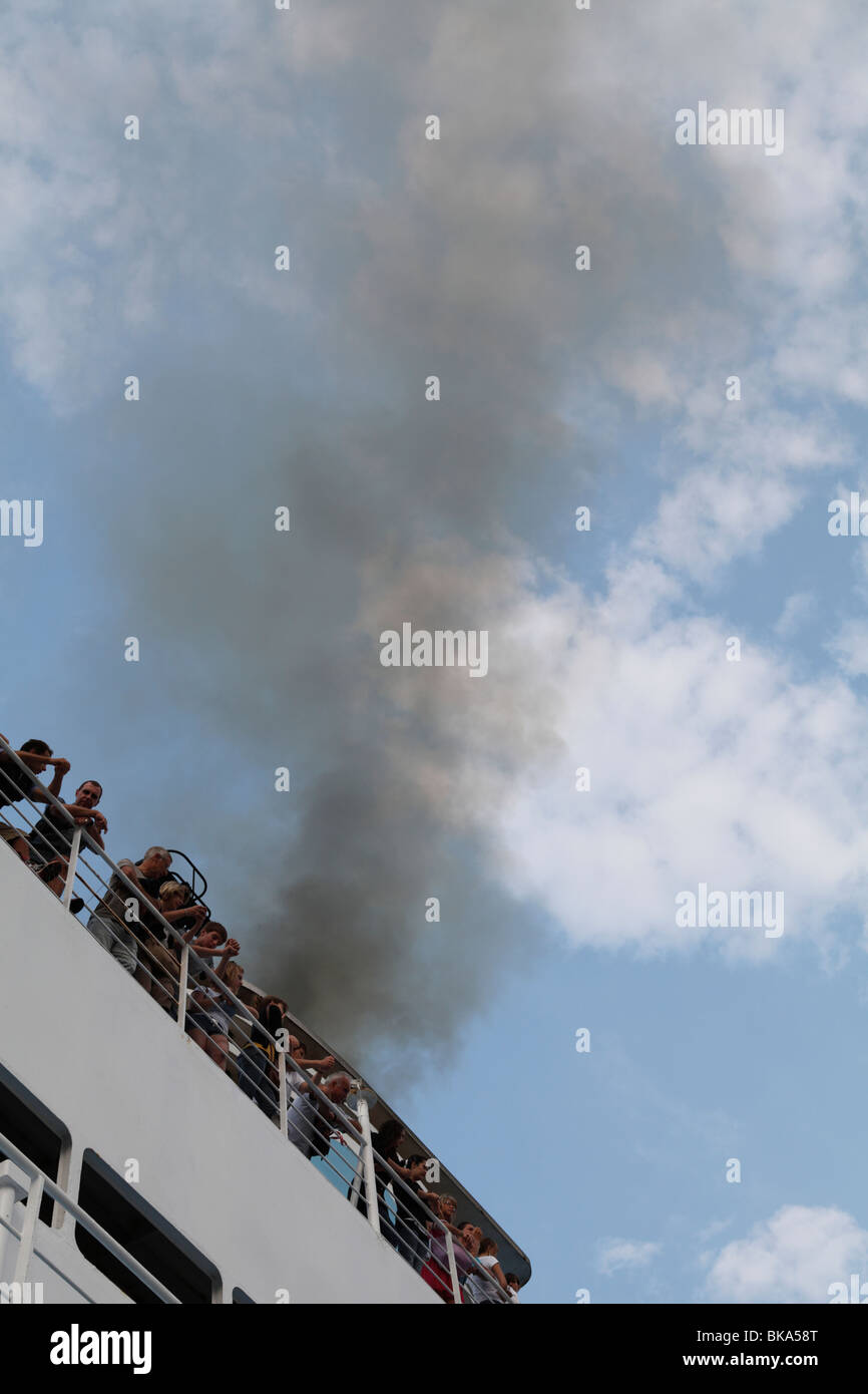 Goodbye boat hi-res stock photography and images - Alamy